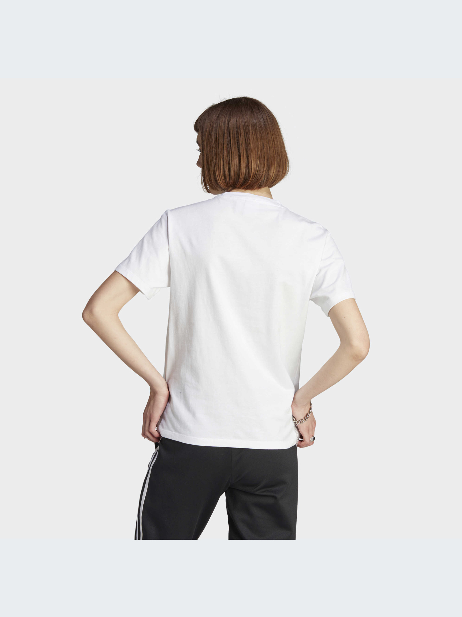 Футболка adidas Adicolor IK4036-KZ для женщин, цвет: Белый - купить по ...