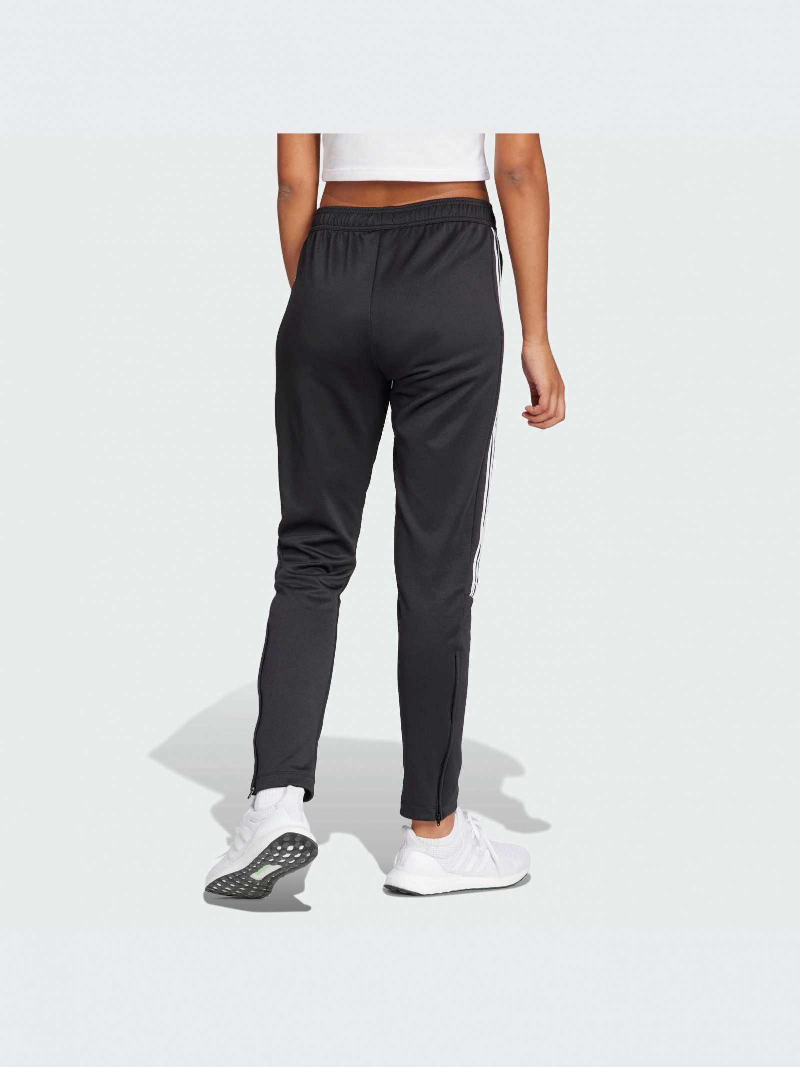 Брюки повседневные adidas Tiro IS4554-KZ для женщин, цвет: Чёрный ...